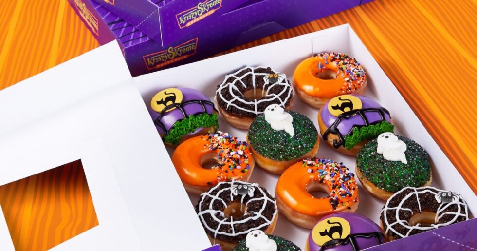 Docena de Donas Krispy Kreme Scary Sharies a SOLO $2 con la Compra de ...